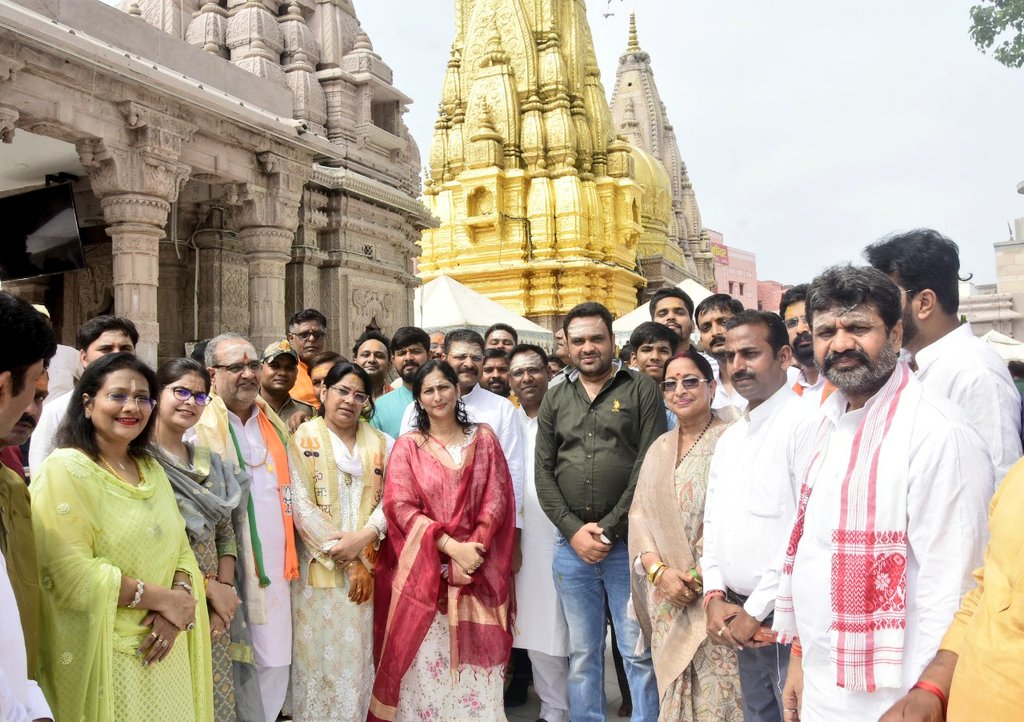 भाजपा प्रदेश अध्‍यक्ष भूपेंद्र चौधरी पहुंचे बाबा दरबार, दर्शन पूजन कर ...