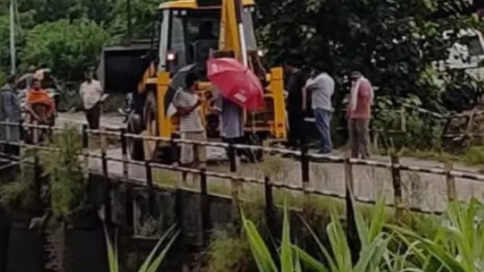Himachal Rain: भारी बारिश के कारण ऊना-होशियारपुर मार्ग पर झलेड़ा में ...