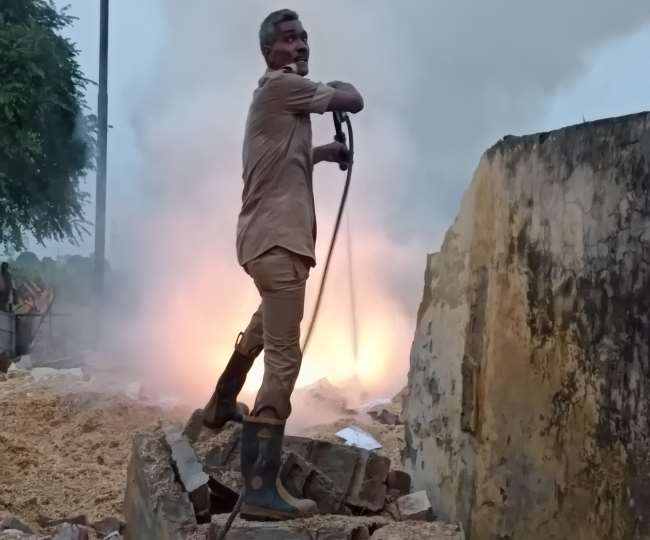 UP Firecracker Factory BLAST: शामली में अवैध पटाखा फैक्ट्री संचालक सहित ...