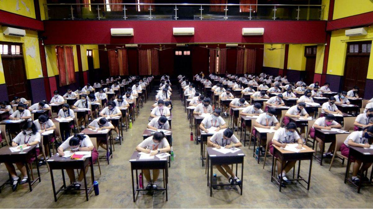 Patna: ICSE ने जारी की डेटशीट, 13 फरवरी से 12वीं और 27 से होंगी 10वीं ... Patna: ICSE ने जारी की डेटशीट, 13 फरवरी से 12वीं और 27 से होंगी 10वीं ...