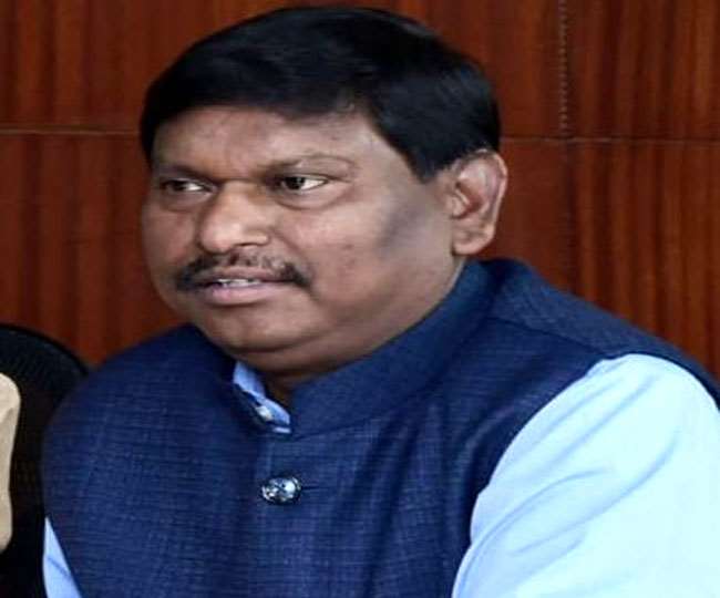 जब केंद्रीय मंत्री ने हाथ में पकड़ी माइक, गुल हो गई बिजली; ऊर्जा महकमे ...