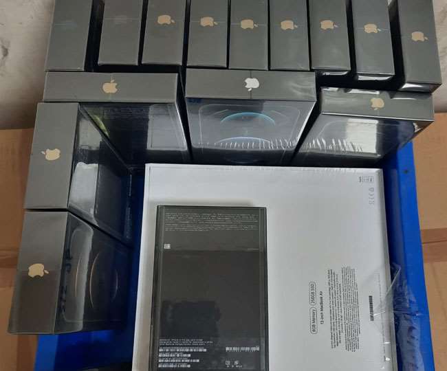 एयरपोर्ट पर बाहर निकलने की जुगत में था शख्‍स, बैग की तलाशी में निकला ...