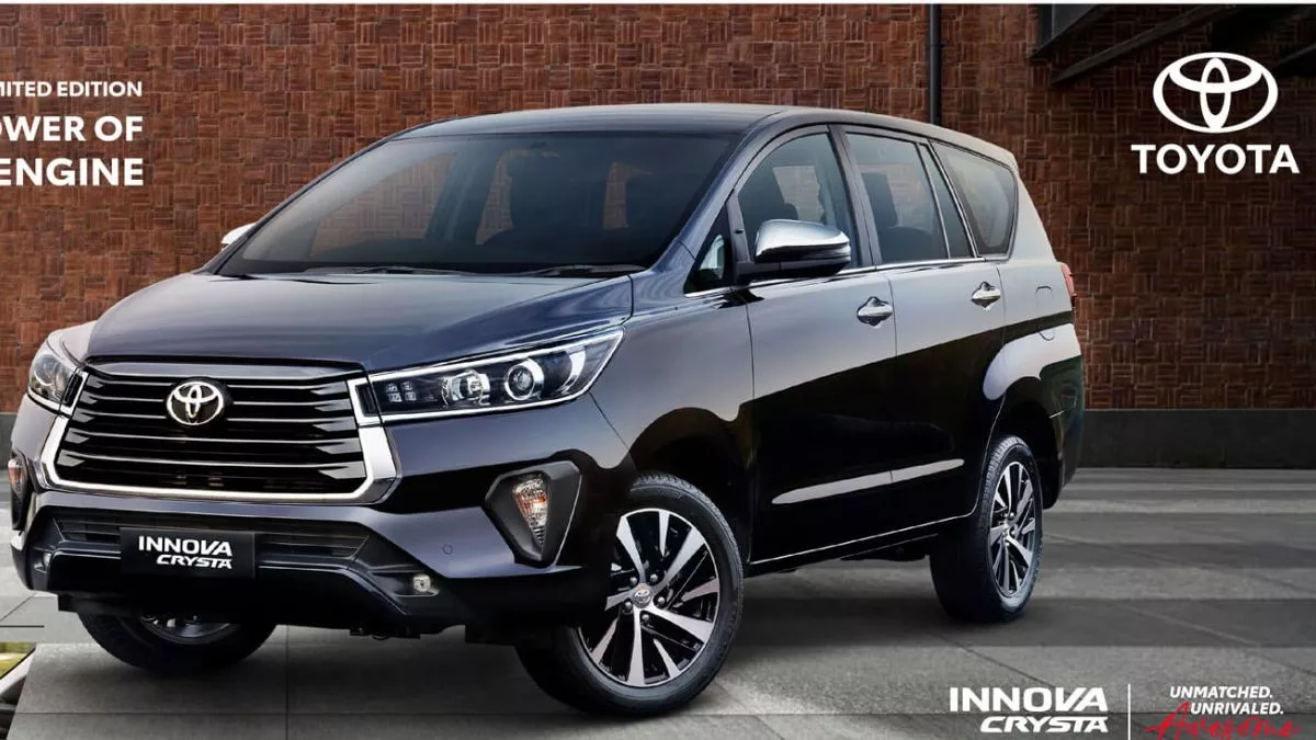Toyota Innova crysta पेट्रोल वेरिएंट क्यों हो रहा बंद? जानिए असल वजह ...