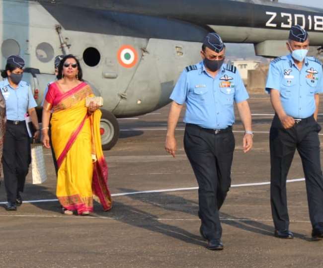 पूर्वी वायुसेना कमान के प्रमुख ने बंगाल के दो प्रमुख एयरबेस का दौरा कर ...