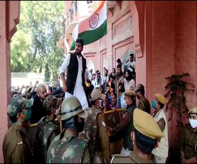 Rajasthan: जोधपुर में छात्रों पर पुलिस ने किया लाठीचार्ज, विवि अध्यक्ष ...