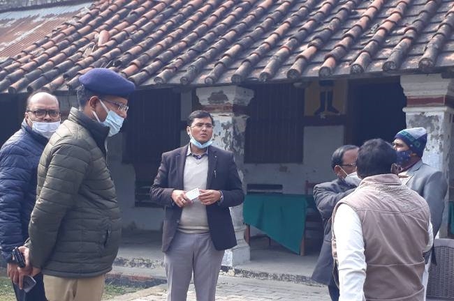 डीएम ने देखा सखी बूथ पर सुविधाओं का हाल - DM saw the condition of ...