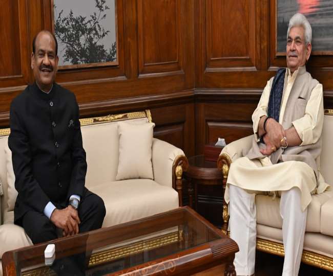 जम्मू-कश्मीर के उपराज्यपाल मनोज सिन्हा ने नई दिल्ली में स्पीकर ओम बिरला ...