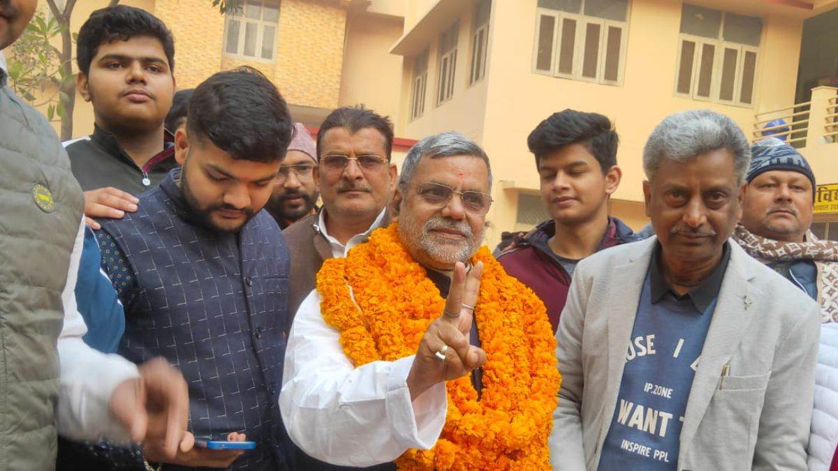 UP MLC Election Result: गोरखपुर-फैजाबाद खंड सीट से लगातार तीसरी बार जीते BJP के देवेंद्र सिंह ...