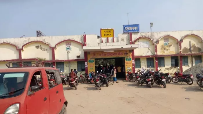 Saran News: वेटिंग रुम में लगा रहता है ताला; अमृत भारत योजना के तहत ...