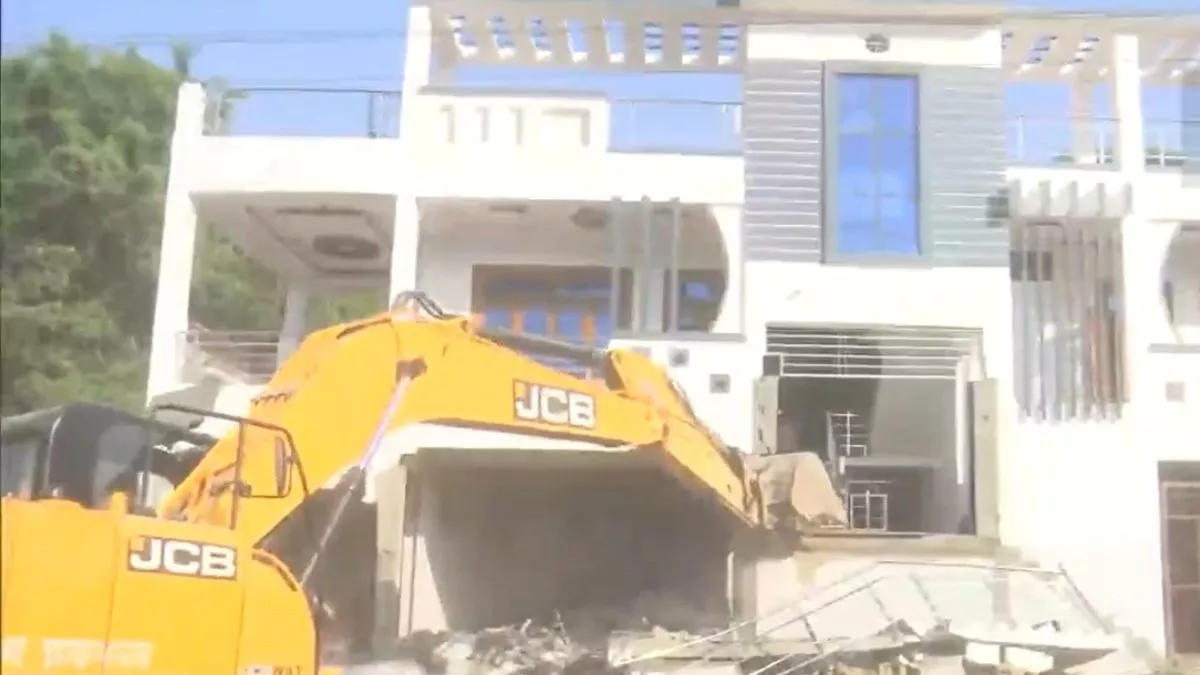 प्रयागराज में अतीक अहमद के गुर्गे के खिलाफ कार्रवाई जारी, अब फाइनेंसर ...