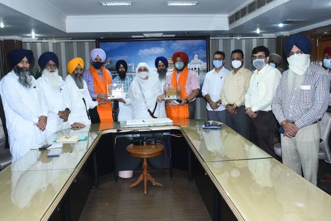एसजीपीसी प्रधान ने जिला प्रशासनिक अधिकारियों से की मुलाकात - SGPC head ...