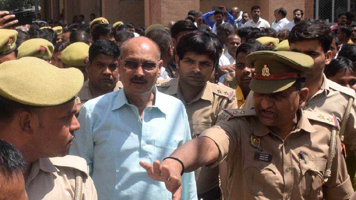 Azamgarh News: जहरीली शराब कांड मामले में विधायक रमाकांत यादव की पेशी ...