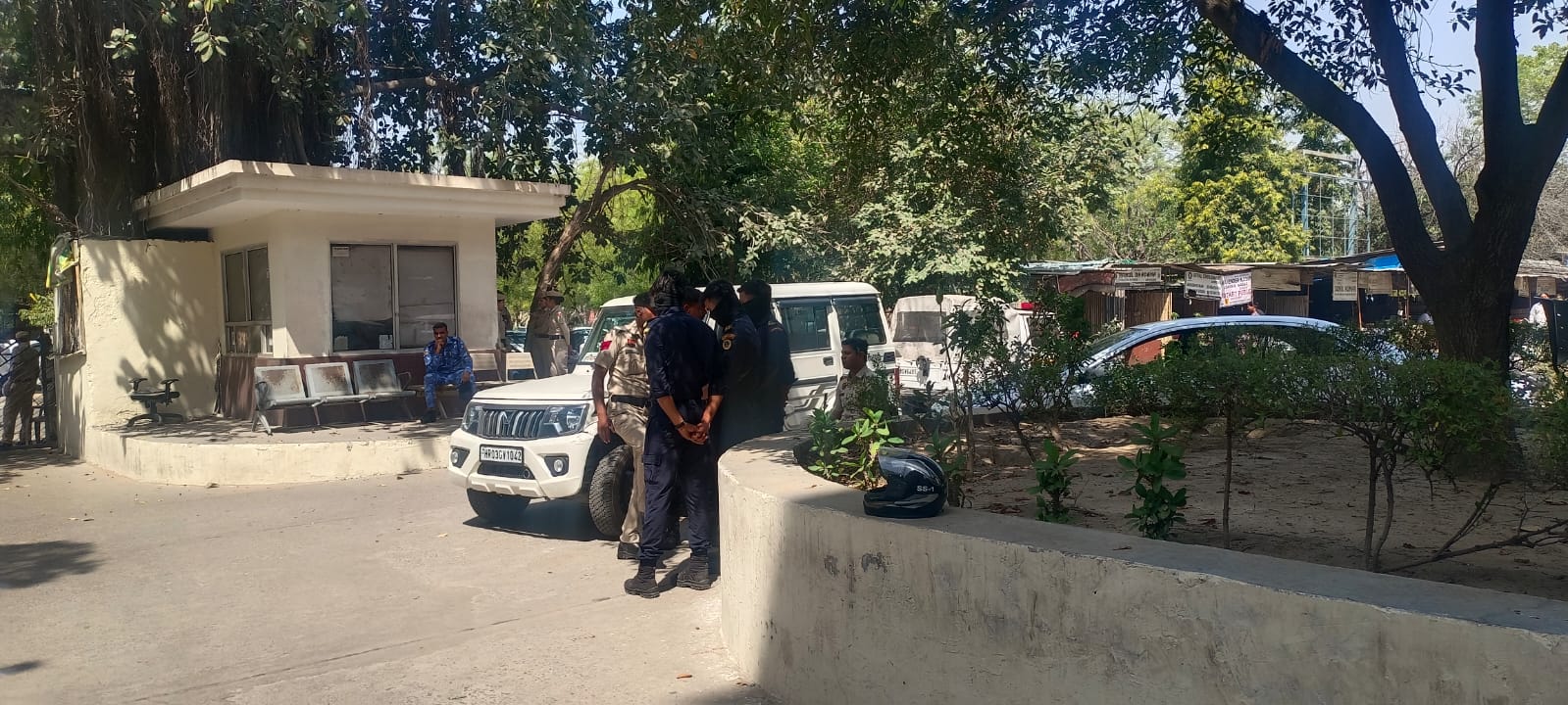 Faridabad में लघु सचिवालय में बम की सूचना से मचा हड़कंप, सील किया पूरा ...