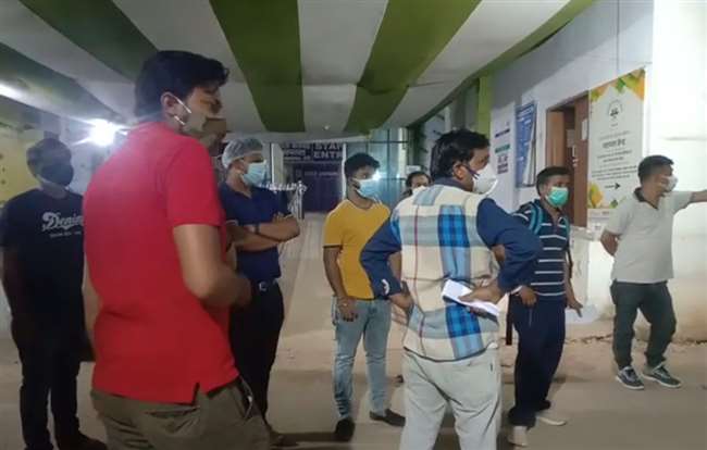 Ranchi sadar Hospital मरीजों को आक्सीजन की थी जरूरत थी कर्मी था गायब ...