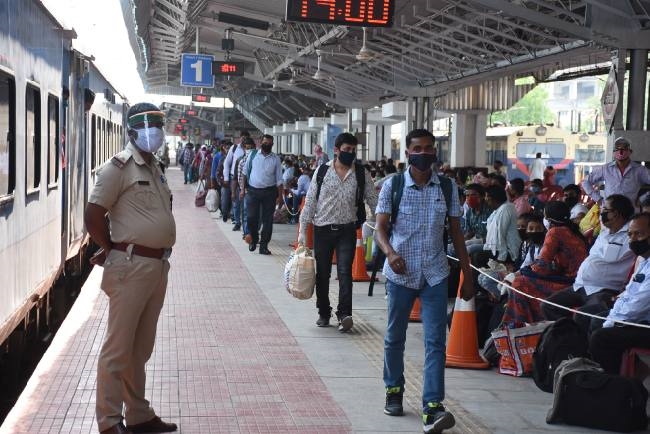 हटिया स्टेशन पहुंची दो और श्रमिक स्पेशल ट्रेनें - Two more special ...