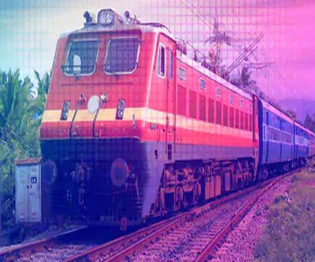 मुंबई में भयंकर तूफान की वजह से ट्रेनों की टाइमिंग और रूट्स में हुआ ...