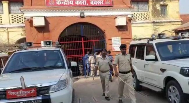 डीएम एवं एसपी के संयुक्त नेतृत्व में केंद्रीय कारा में हुई सघन छापेमारी ...