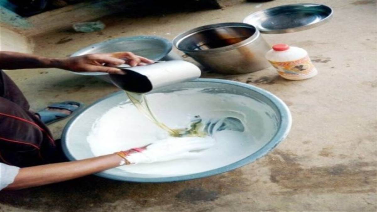 Synthetic Milk: डेयरी पर छापे में मिला डिटर्जेंट और बटर एसेंस, घर पर कर ...