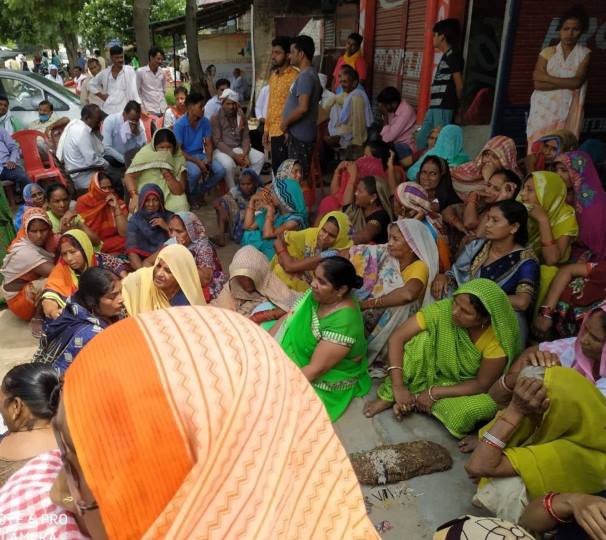 करंट लगने से पति की मौत, पत्नी गंभीर - Husband, wife electrocuted ...