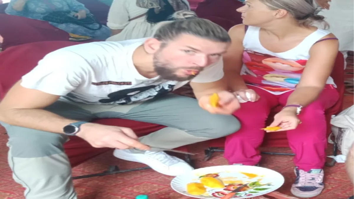 दुनियाभर में मशहूर है बागपत का रटौल आम, विदेशियों ने बाग में पहुंचकर ...