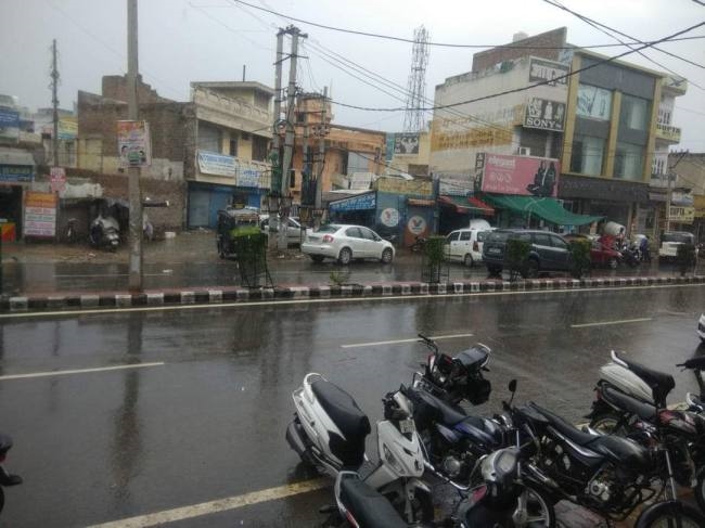 बरसात के बाद लोगों को गर्मी और उमस से मिली राहत - after rainfall in ...