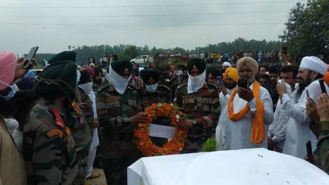 गमगीन माहौल में सैनिक जोरावर का हुआ अंतिम संस्कार - Soldier Zorawar was ...