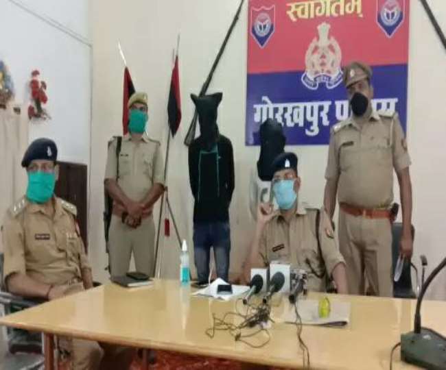 ट्रक के आगे-पीछे लगा था अलग-अलग नंबर प्लेट, सामान देखते ही चौंक गईं ...