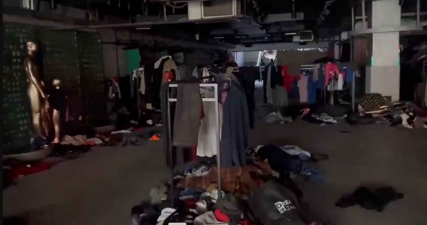 Pakistan Mall Loot: उद्घाटन के दिन ही लूट गया मॉल, कराची के लोगों ने ...