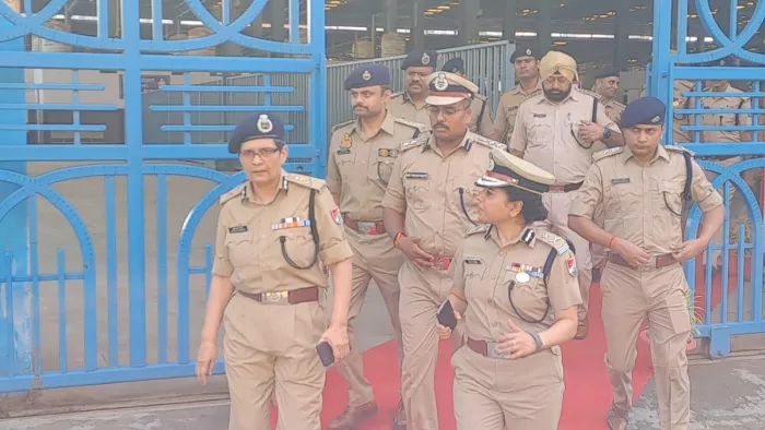 माघ मेले की तैयारियों के बीच सुरक्षा व्यवस्था को परखने प्रयागराज पहुंची ...