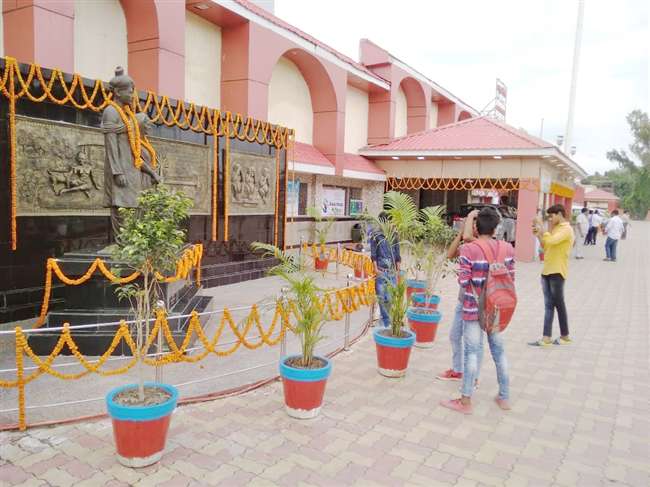 बापूधाम मोतिहारी स्टेशन को स्वच्छता रैंकिंग में 23वां स्थान, जानें ...