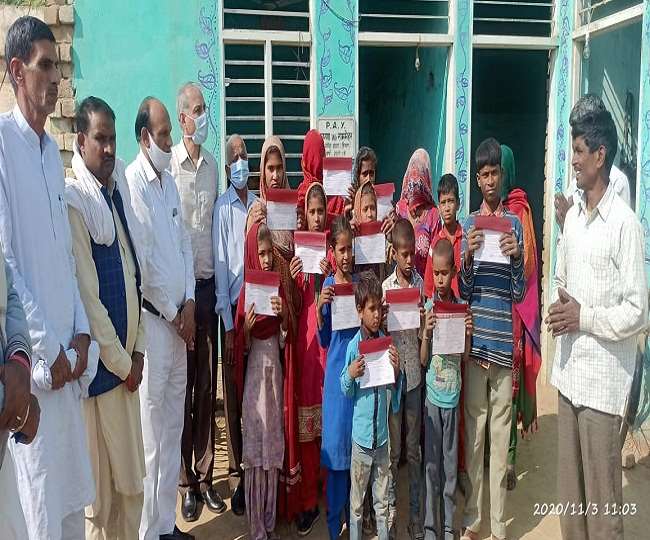 कार में जिंदा जलाकर मारे गए रमलू के परिवार को कांग्रेस ने दी 3 लाख ...