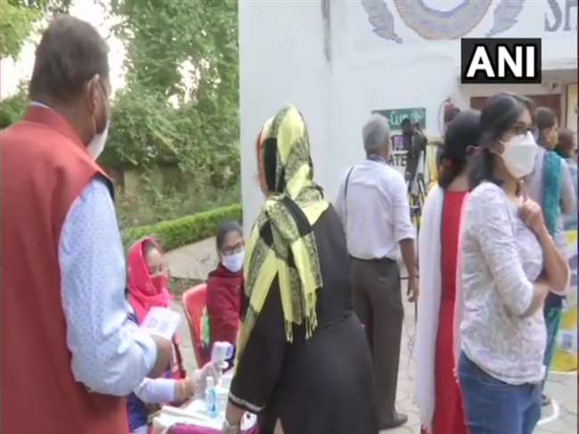 MP By Election 2020 Photos: 28 विधानसभा सीटों पर मतदान जारी, इमरती देवी ...