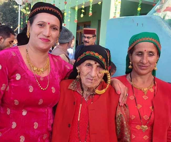 बदलते दौर में भी कायम है जौनसार बावर का पहनावा, पढ़ि‍ए पूरी खबर ...