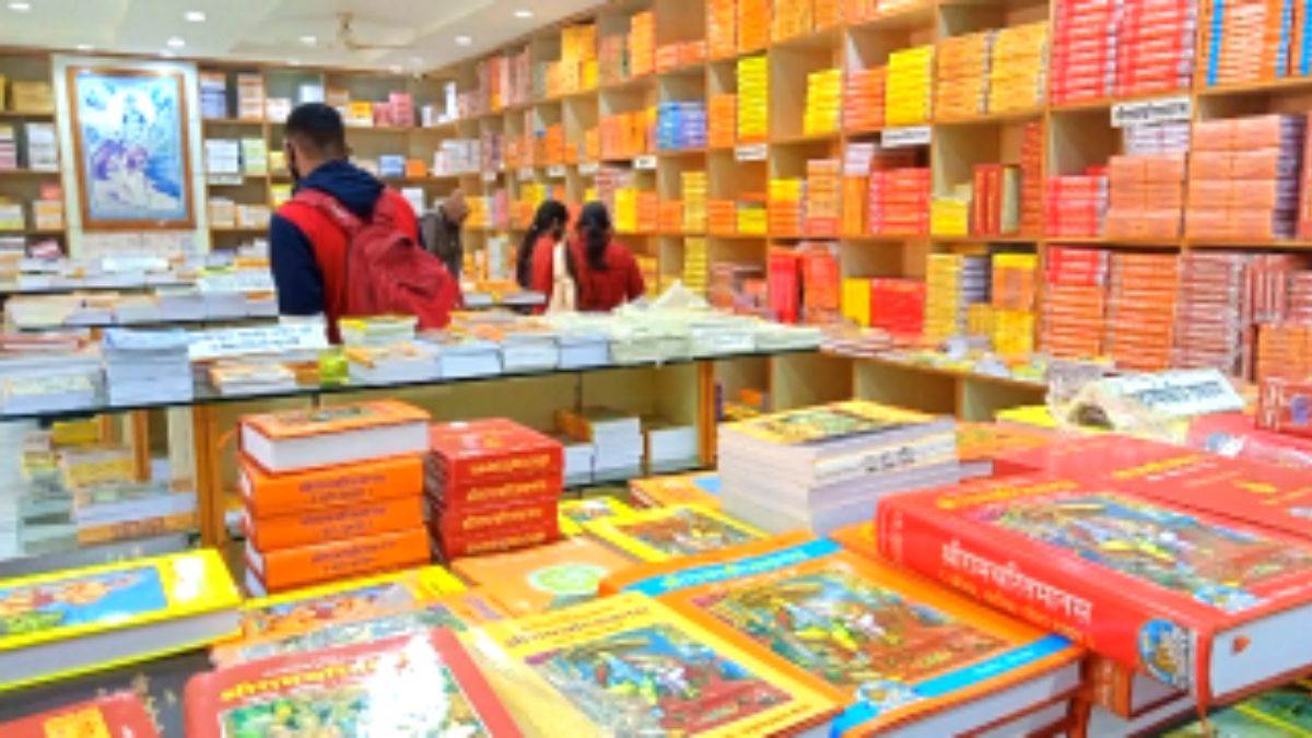 डिजिटल युग में भी गीताप्रेस की धार्मिक पुस्तकों की तरफ बढ़ रहा रुझान ...