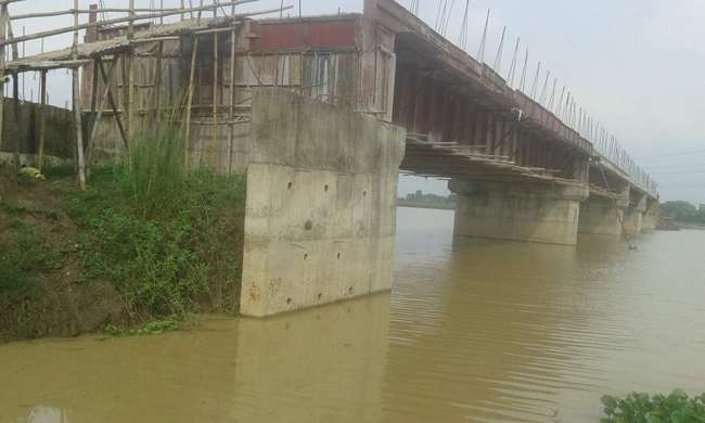 सिर्फ नाम के चक्कर में दस साल से अधूरा है पुल, जानिए... क्‍यों अटका है ...