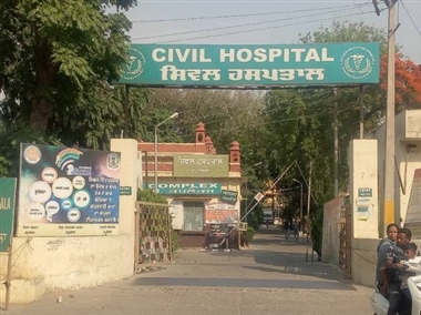 सिविल अस्पताल में डाक्टरों की कमी मरीज बेहाल - Shortage of doctors in ...