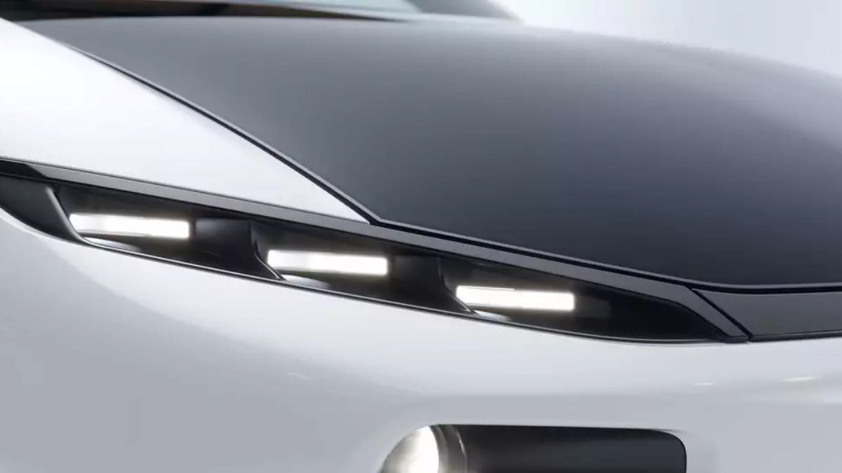 दुनिया की पहली सोलर कार LightYear Zero का प्रोडक्शन हुआ शुरू, जानिए ...