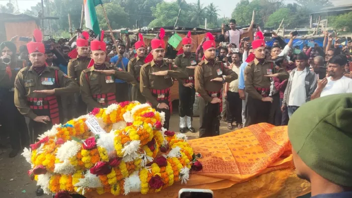 Gaya News: सेना नायक पिंटू का शव गांव पहुंचते ही लगे अमर रहे के नारे ...