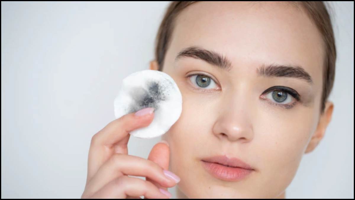 Makeup Removal Tips: सर्दी में बिना पानी के रिमूव करना चाहती हैं मेकअप ...