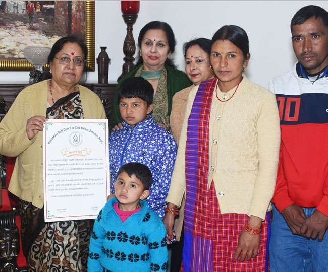 राज्यपाल बेबी रानी मौर्य ने वीर बालिका राखी को किया सम्मानित - Governor ...