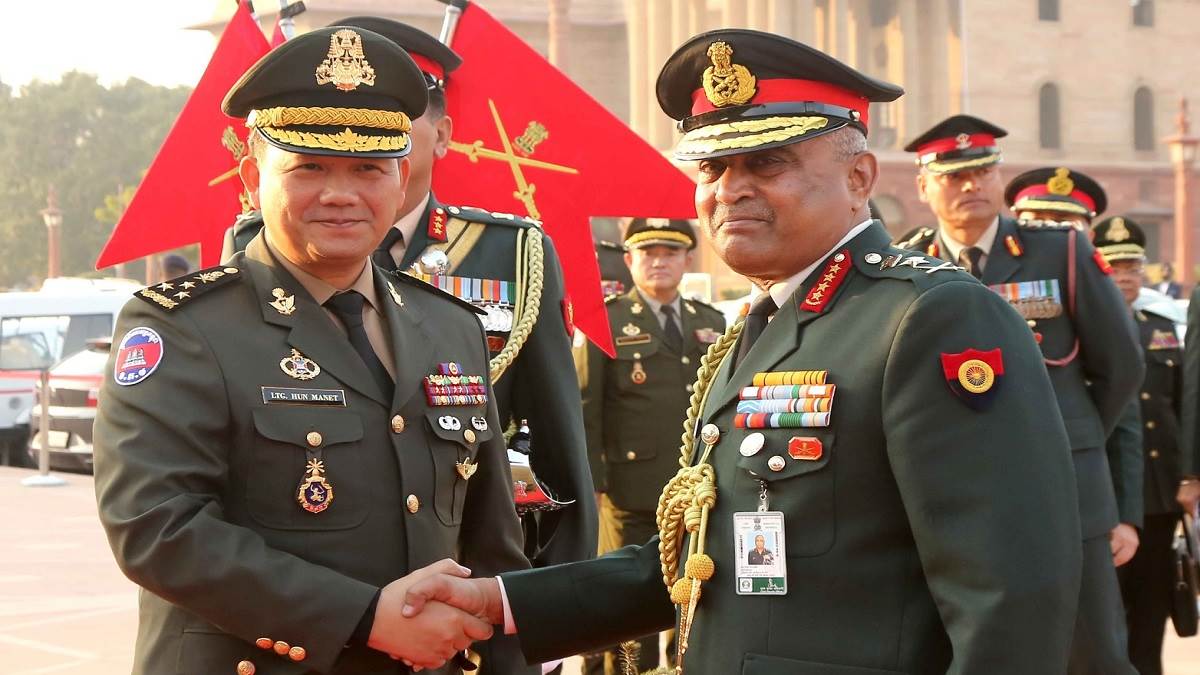 Indian Army चीफ जनरल मनोज पांडे ने कंबोडिया के सैन्य कमांडर से की ...