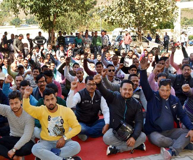 आरक्षण के विरोध में आयोजित जनसभा में आपत्तिजनक टिप्पणी से फूटा आक्रोश ...