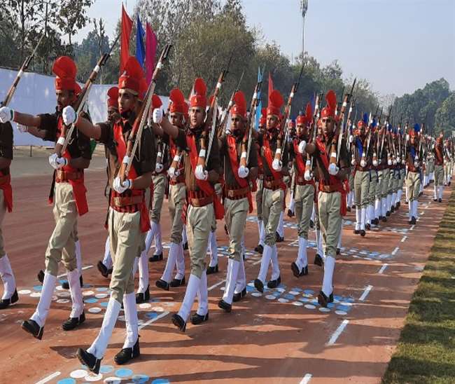 Passing out Parade यूपी पुलिस को मुरादाबाद से मिले 183 सिपाही एडीजी ...