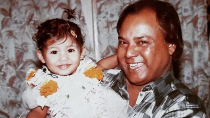 पिता Mohammed Aziz की तरह सुरों की सरताज है बेटी, ए आर रहमान से सीखा ...