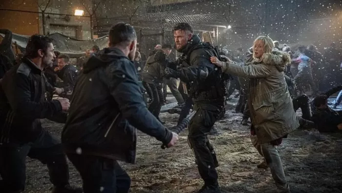 Extraction 2 का हिंदी टीजर रिलीज, दुश्मनों के झुंड से अकेले लड़ते नजर ...