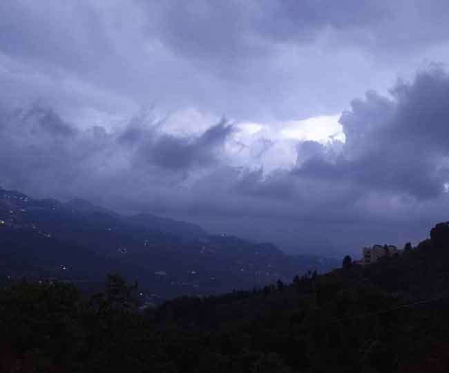 Uttarakhand Weather Update: नरम नहीं पड़ने वाले मौसम के तेवर, तेज हवा ...