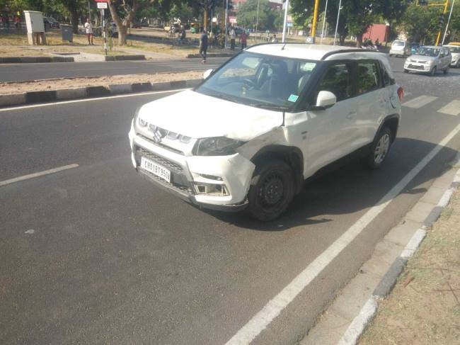 नाभा से पीजीआइ जा रही एबुलेंस की कार से टक्कर, महिला मरीज सहित पांच ...