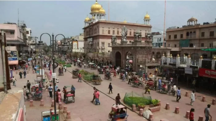 दिल्ली के चांदनी चौक में दिनदहाड़े लूट से व्यापारियों में हड़कंप, थोक ...