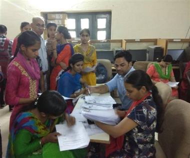 सर्वर डाउन होने से नहीं कट सके विद्यार्थियों के चालान, बैरंग लौटे