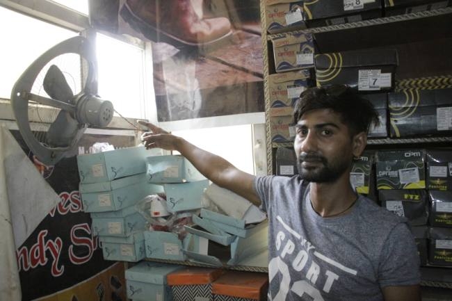 आधार कार्ड नही बनने से लोग परेशान